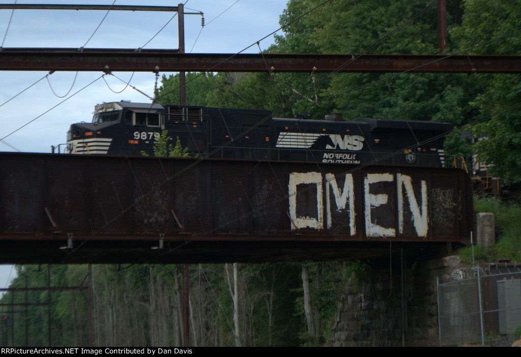 NS C40-9W 9879 leads 17G at CP West Lang